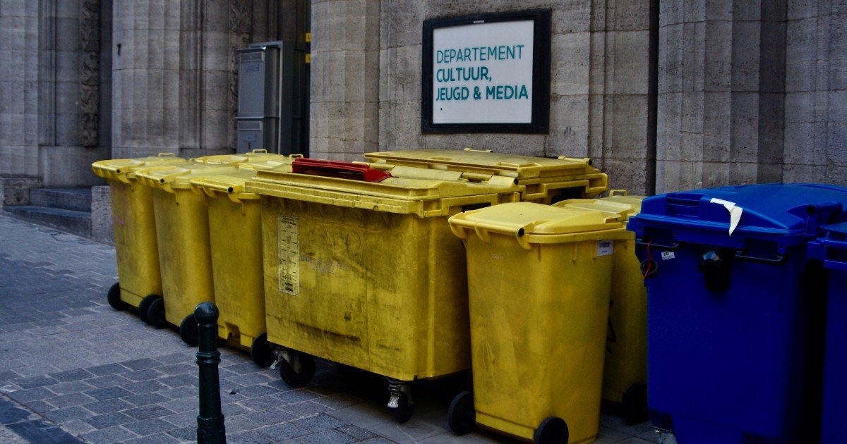 Summer and the Danger of Unclean Trash Cans - We Wash